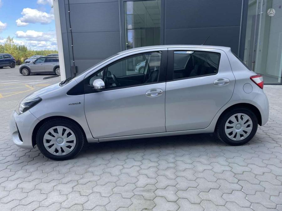 Grey Toyota Yaris 2018 in Vilnius, with an engine capacity of 1.50 L and mileage of 100 thousand km for 9900 €, photo 6 on AUTOMOTO.COM.LV