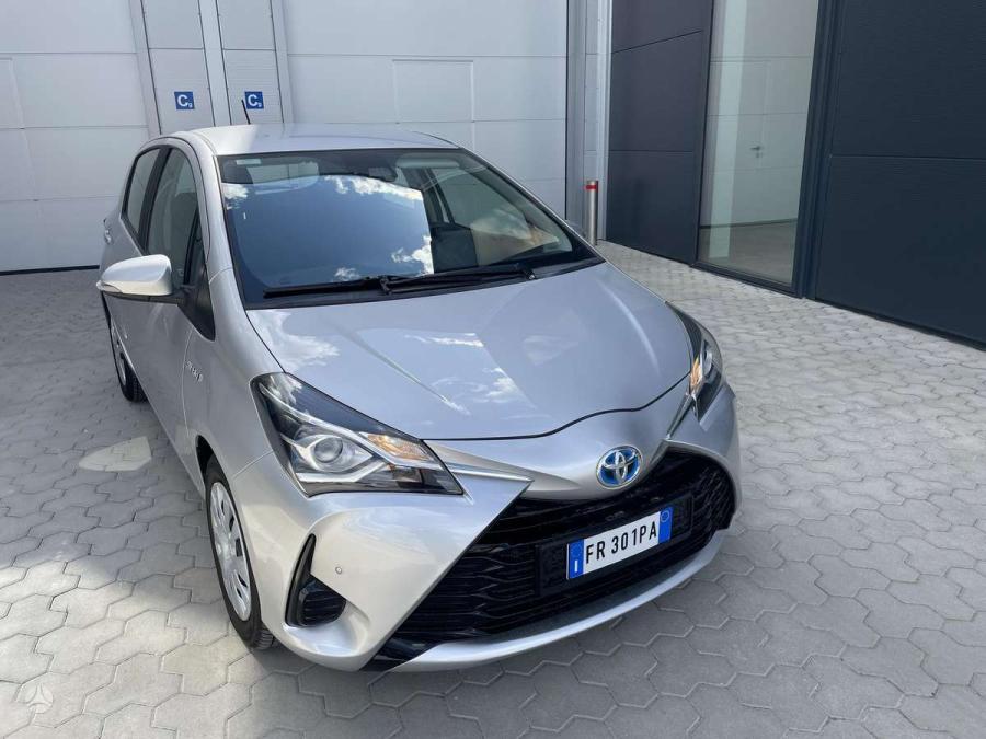 Grey Toyota Yaris 2018 in Vilnius, with an engine capacity of 1.50 L and mileage of 100 thousand km for 9900 €, photo 9 on AUTOMOTO.COM.LV