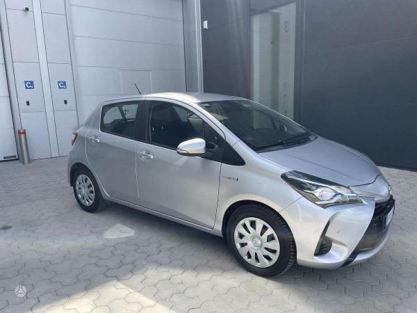 Grey Toyota Yaris 2018 in Vilnius, with an engine capacity of 1.50 L and mileage of 100 thousand km for 9900 €, photo 10 on AUTOMOTO.COM.LV