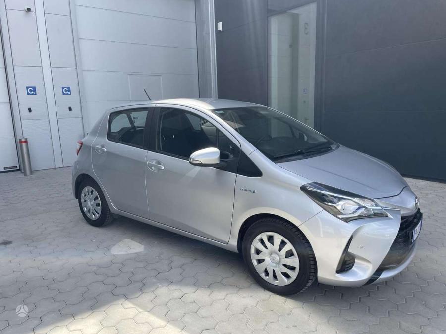 Grey Toyota Yaris 2018 in Vilnius, with an engine capacity of 1.50 L and mileage of 100 thousand km for 9900 €, photo 11 on AUTOMOTO.COM.LV