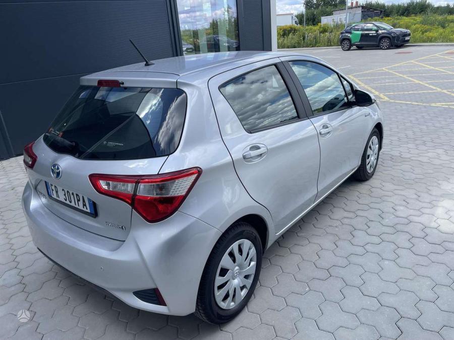 Grey Toyota Yaris 2018 in Vilnius, with an engine capacity of 1.50 L and mileage of 100 thousand km for 9900 €, photo 15 on AUTOMOTO.COM.LV
