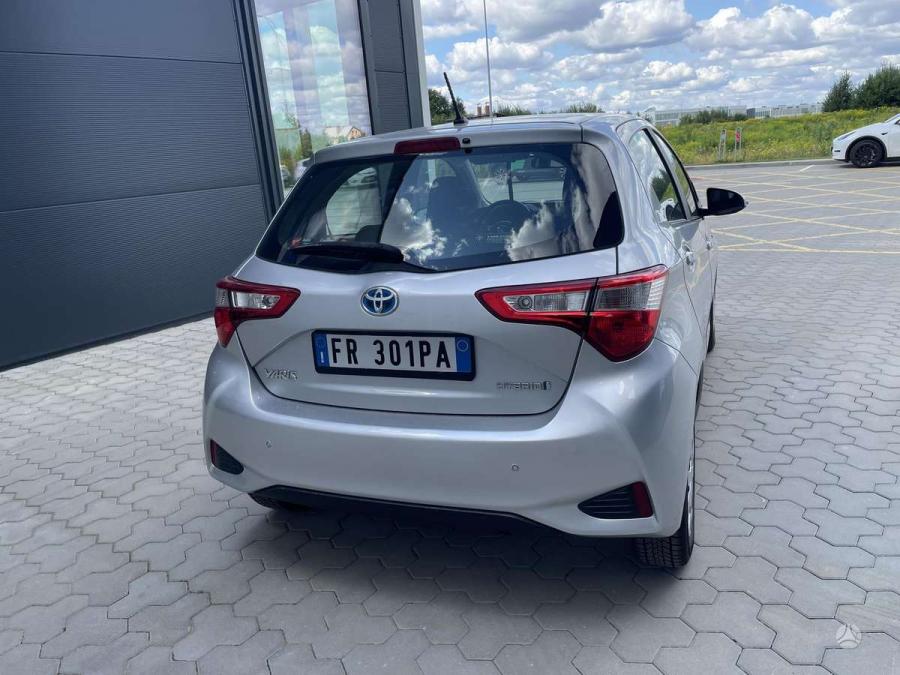 Grey Toyota Yaris 2018 in Vilnius, with an engine capacity of 1.50 L and mileage of 100 thousand km for 9900 €, photo 17 on AUTOMOTO.COM.LV