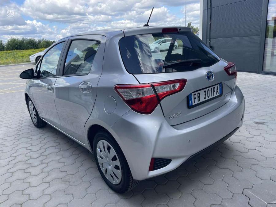 Grey Toyota Yaris 2018 in Vilnius, with an engine capacity of 1.50 L and mileage of 100 thousand km for 9900 €, photo 20 on AUTOMOTO.COM.LV