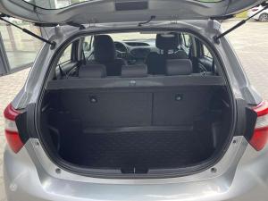 Grey Toyota Yaris 2018 in Vilnius, with an engine capacity of 1.50 L and mileage of 100 thousand km for 9900 €, photo 21 on AUTOMOTO.COM.LV