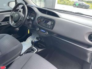 Grey Toyota Yaris 2018 in Vilnius, with an engine capacity of 1.50 L and mileage of 100 thousand km for 9900 €, photo 22 on AUTOMOTO.COM.LV