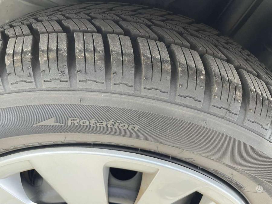 Grey Toyota Yaris 2018 in Vilnius, with an engine capacity of 1.50 L and mileage of 100 thousand km for 9900 €, photo 23 on AUTOMOTO.COM.LV