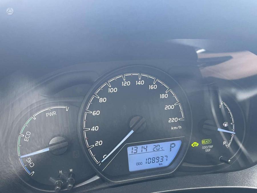 Grey Toyota Yaris 2018 in Vilnius, with an engine capacity of 1.50 L and mileage of 100 thousand km for 9900 €, photo 25 on AUTOMOTO.COM.LV