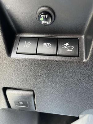 Grey Toyota Yaris 2018 in Vilnius, with an engine capacity of 1.50 L and mileage of 100 thousand km for 9900 €, photo 27 on AUTOMOTO.COM.LV