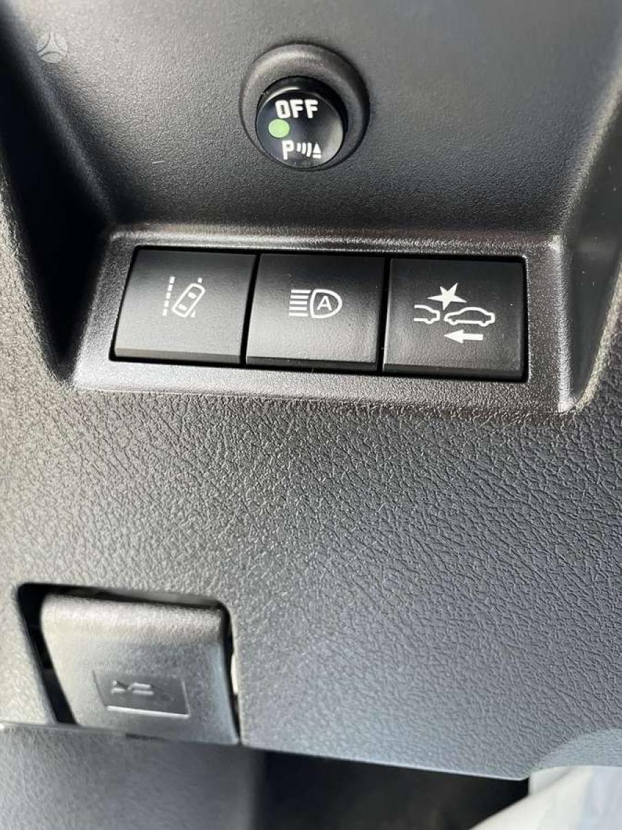 Grey Toyota Yaris 2018 in Vilnius, with an engine capacity of 1.50 L and mileage of 100 thousand km for 9900 €, photo 27 on AUTOMOTO.COM.LV