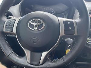 Grey Toyota Yaris 2018 in Vilnius, with an engine capacity of 1.50 L and mileage of 100 thousand km for 9900 €, photo 30 on AUTOMOTO.COM.LV