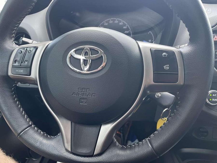 Grey Toyota Yaris 2018 in Vilnius, with an engine capacity of 1.50 L and mileage of 100 thousand km for 9900 €, photo 30 on AUTOMOTO.COM.LV