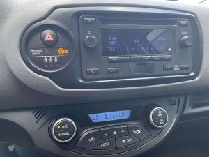Grey Toyota Yaris 2018 in Vilnius, with an engine capacity of 1.50 L and mileage of 100 thousand km for 9900 €, photo 31 on AUTOMOTO.COM.LV