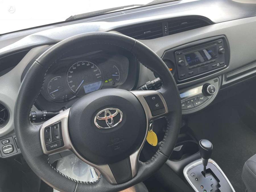 Grey Toyota Yaris 2018 in Vilnius, with an engine capacity of 1.50 L and mileage of 100 thousand km for 9900 €, photo 34 on AUTOMOTO.COM.LV