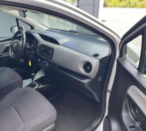 Grey Toyota Yaris 2018 in Vilnius, with an engine capacity of 1.50 L and mileage of 100 thousand km for 9900 €, photo 35 on AUTOMOTO.COM.LV