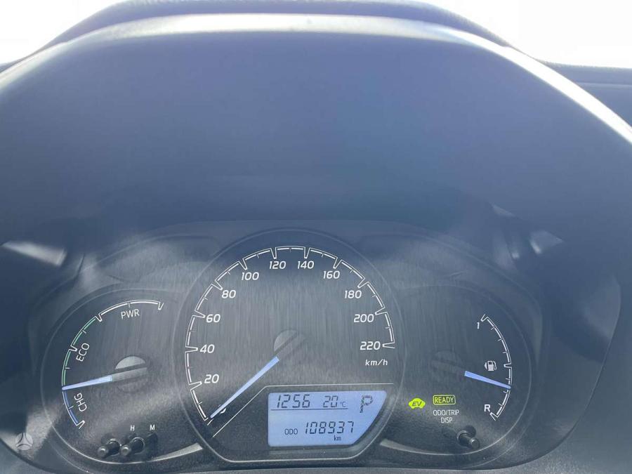 Grey Toyota Yaris 2018 in Vilnius, with an engine capacity of 1.50 L and mileage of 100 thousand km for 9900 €, photo 36 on AUTOMOTO.COM.LV