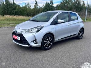 Grey Toyota Yaris 2018 in Vilnius, with an engine capacity of 1.50 L and mileage of 99 thousand km for 12250 €, photo  on AUTOMOTO.COM.LV