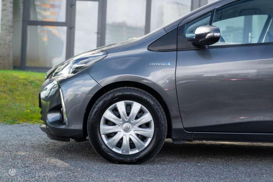 Pelēks Toyota Yaris 2018 Viļņa, ar dzinēja tilpumu 1.50 L un nobraukumu 202 tūkst. km par 9500 €, foto 10 vietnē AUTOMOTO.COM.LV