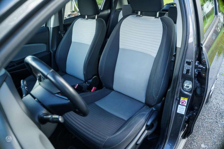 Pelēks Toyota Yaris 2018 Viļņa, ar dzinēja tilpumu 1.50 L un nobraukumu 202 tūkst. km par 9500 €, foto 19 vietnē AUTOMOTO.COM.LV