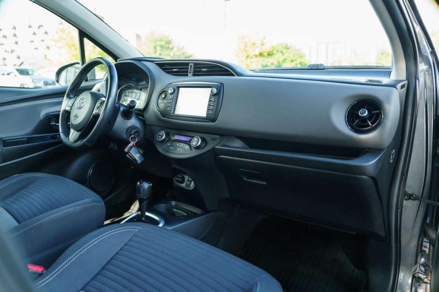 Pelēks Toyota Yaris 2018 Viļņa, ar dzinēja tilpumu 1.50 L un nobraukumu 202 tūkst. km par 9500 €, foto 20 vietnē AUTOMOTO.COM.LV