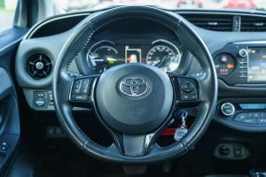 Pelēks Toyota Yaris 2018 Viļņa, ar dzinēja tilpumu 1.50 L un nobraukumu 202 tūkst. km par 9500 €, foto 25 vietnē AUTOMOTO.COM.LV