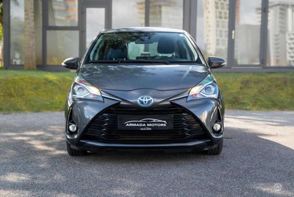 Toyota Yaris 2018 in Vilnius on AUTOMOTO.COM.LV Grey Toyota Yaris 2018 in Vilnius, with an engine capacity of 1.50 L and mileage of 202 thousand km for 9500 €, photo 5 on AUTOMOTO.COM.LV