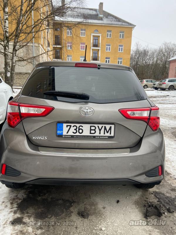 Grey Toyota Yaris 2018 in Tallinn, with an engine capacity of 1.50 L and mileage of 54 thousand km for 11990 €, photo 4 on AUTOMOTO.COM.LV