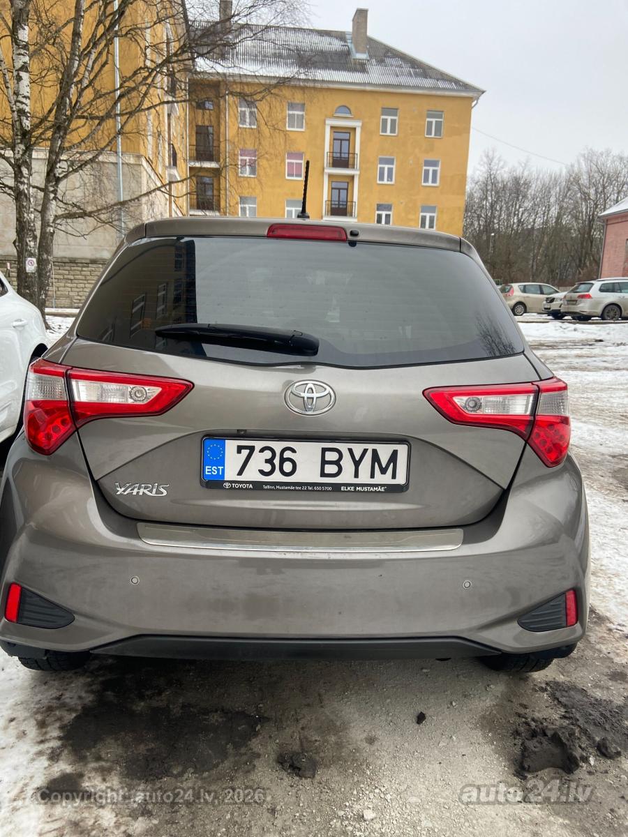Grey Toyota Yaris 2018 in Tallinn, with an engine capacity of 1.50 L and mileage of 54 thousand km for 11990 €, photo 4 on AUTOMOTO.COM.LV