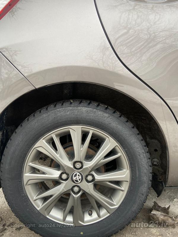 Grey Toyota Yaris 2018 in Tallinn, with an engine capacity of 1.50 L and mileage of 54 thousand km for 11990 €, photo 5 on AUTOMOTO.COM.LV