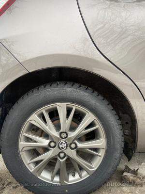 Grey Toyota Yaris 2018 in Tallinn, with an engine capacity of 1.50 L and mileage of 54 thousand km for 11990 €, photo 5 on AUTOMOTO.COM.LV