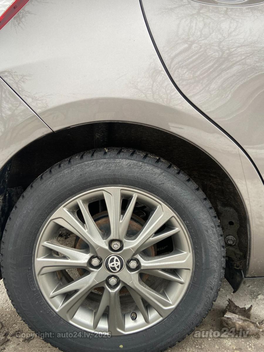 Grey Toyota Yaris 2018 in Tallinn, with an engine capacity of 1.50 L and mileage of 54 thousand km for 11990 €, photo 5 on AUTOMOTO.COM.LV