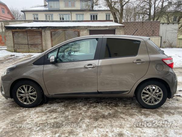 Grey Toyota Yaris 2018 in Tallinn, with an engine capacity of 1.50 L and mileage of 54 thousand km for 11990 €, photo 6 on AUTOMOTO.COM.LV