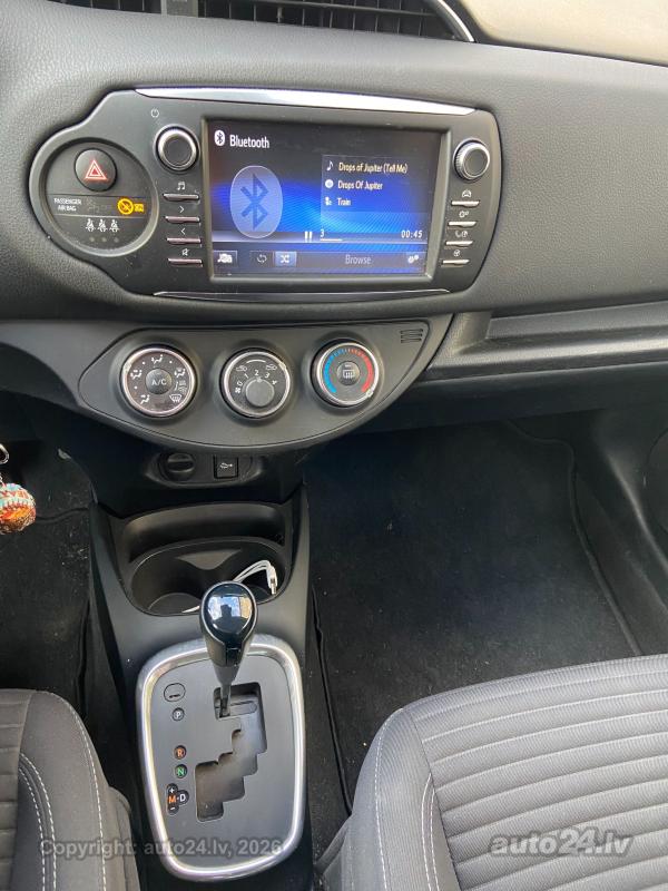 Grey Toyota Yaris 2018 in Tallinn, with an engine capacity of 1.50 L and mileage of 54 thousand km for 11990 €, photo 7 on AUTOMOTO.COM.LV