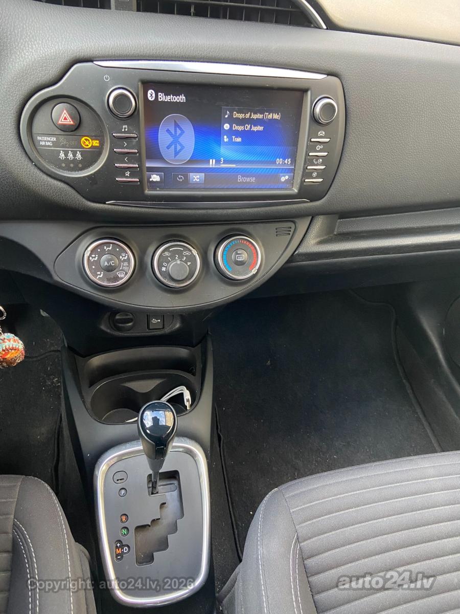 Grey Toyota Yaris 2018 in Tallinn, with an engine capacity of 1.50 L and mileage of 54 thousand km for 11990 €, photo 7 on AUTOMOTO.COM.LV