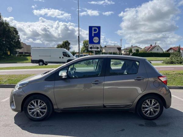 Toyota Yaris 2018 Viļņa vietnē Pelēks Toyota Yaris 2018 Viļņa, ar dzinēja tilpumu 1.50 L un nobraukumu 230 tūkst. km par 9700 €, foto 4 vietnē AUTOMOTO.COM.LV