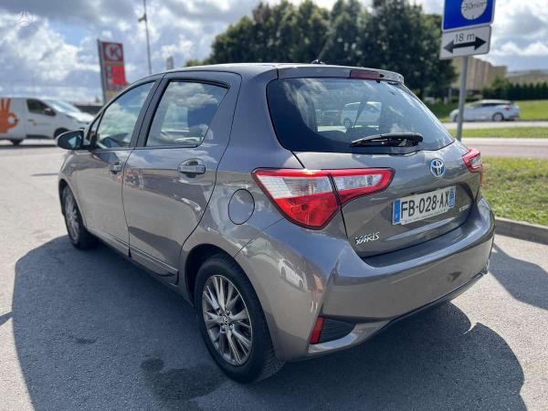 Toyota Yaris 2018 Viļņa vietnē Pelēks Toyota Yaris 2018 Viļņa, ar dzinēja tilpumu 1.50 L un nobraukumu 230 tūkst. km par 9700 €, foto 5 vietnē AUTOMOTO.COM.LV