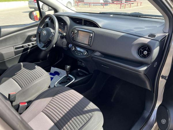 Toyota Yaris 2018 Viļņa vietnē Pelēks Toyota Yaris 2018 Viļņa, ar dzinēja tilpumu 1.50 L un nobraukumu 230 tūkst. km par 9700 €, foto 11 vietnē AUTOMOTO.COM.LV