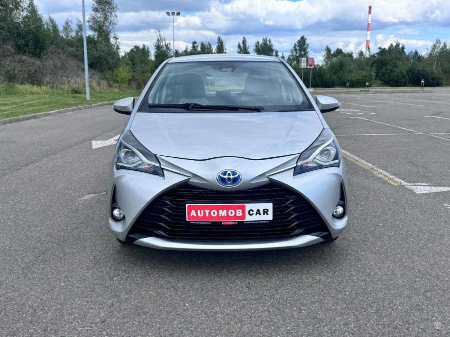 Grey Toyota Yaris 2018 in Vilnius, with an engine capacity of 1.50 L and mileage of 99 thousand km for 12250 €, photo 3 on AUTOMOTO.COM.LV