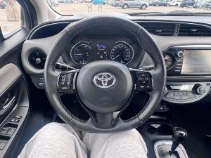Grey Toyota Yaris 2018 in Vilnius, with an engine capacity of 1.50 L and mileage of 99 thousand km for 12250 €, photo 11 on AUTOMOTO.COM.LV