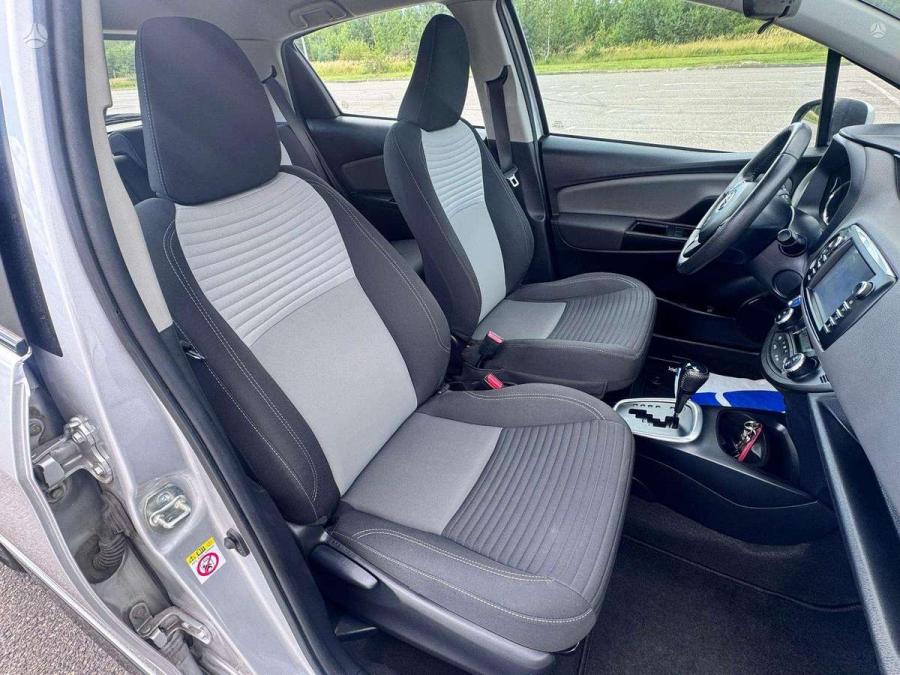 Grey Toyota Yaris 2018 in Vilnius, with an engine capacity of 1.50 L and mileage of 99 thousand km for 12250 €, photo 17 on AUTOMOTO.COM.LV