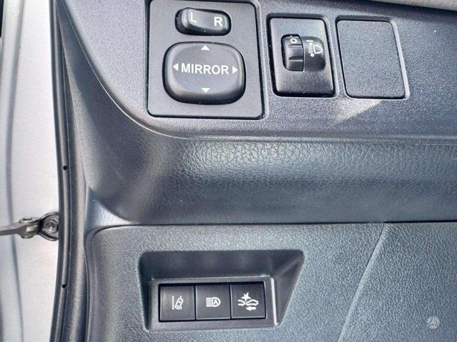 Grey Toyota Yaris 2018 in Vilnius, with an engine capacity of 1.50 L and mileage of 99 thousand km for 12250 €, photo 25 on AUTOMOTO.COM.LV
