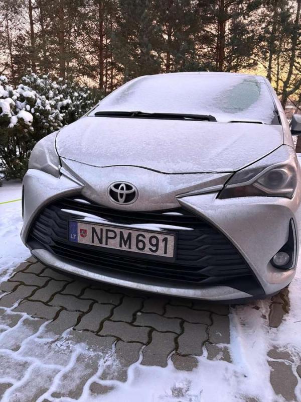 Grey Toyota Yaris 2019 in Radviliskis, with an engine capacity of 1.50 L and mileage of 49 thousand km for 8290 €, photo 1 on AUTOMOTO.COM.LV
