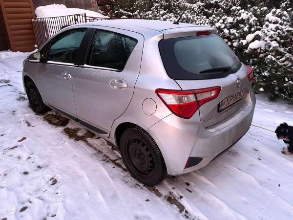 Grey Toyota Yaris 2019 in Radviliskis, with an engine capacity of 1.50 L and mileage of 49 thousand km for 8290 €, photo 3 on AUTOMOTO.COM.LV