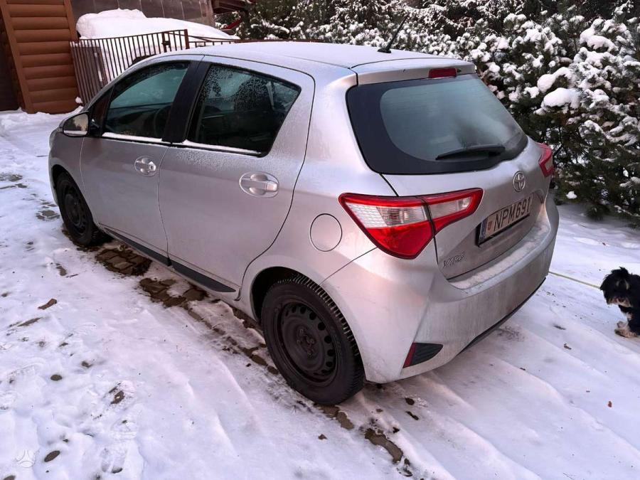 Grey Toyota Yaris 2019 in Radviliskis, with an engine capacity of 1.50 L and mileage of 49 thousand km for 8290 €, photo 3 on AUTOMOTO.COM.LV
