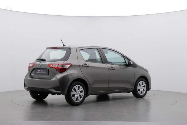 Grey Toyota Yaris 2019 in Vilnius, with an engine capacity of 1.50 L and mileage of 47 thousand km for 11900 €, photo 3 on AUTOMOTO.COM.LV