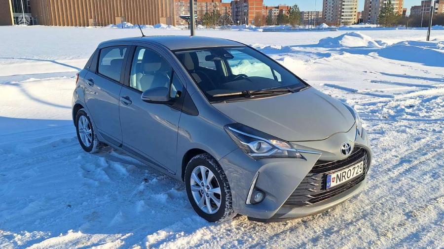 Pelēks Toyota Yaris 2019 Gargždai, ar dzinēja tilpumu 1.50 L un nobraukumu 88 tūkst. km par 12900 €, foto 1 vietnē AUTOMOTO.COM.LV