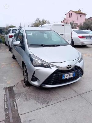 Pelēks Toyota Yaris 2019 Panevēža, ar dzinēja tilpumu 1.00 L un nobraukumu 42 tūkst. km par 5200 €, foto 2 vietnē AUTOMOTO.COM.LV