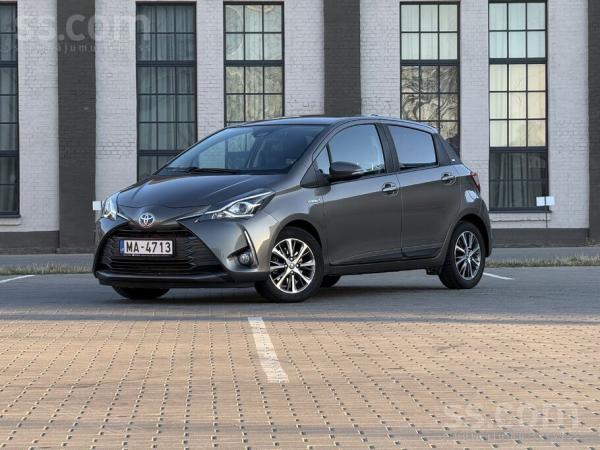 Grey Toyota Yaris 2019 in Riga, with an engine capacity of 1.50 L and mileage of 65 thousand km for 12900 €, photo 1 on AUTOMOTO.COM.LV