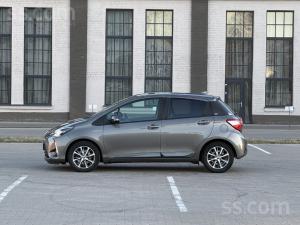 Pelēks Toyota Yaris 2019 Rīga, ar dzinēja tilpumu 1.50 L un nobraukumu 65 tūkst. km par 12900 €, foto 3 vietnē AUTOMOTO.COM.LV
