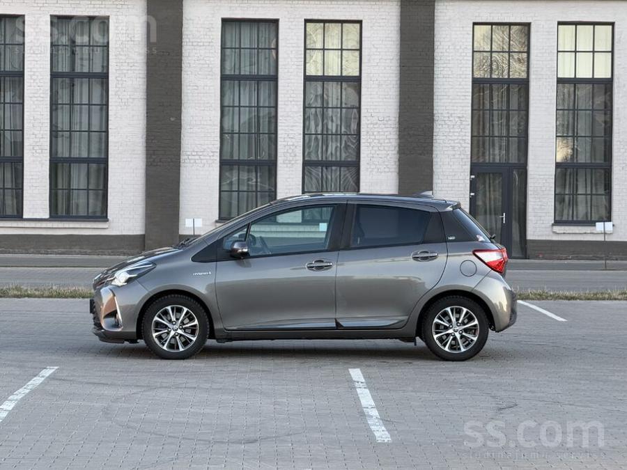 Pelēks Toyota Yaris 2019 Rīga, ar dzinēja tilpumu 1.50 L un nobraukumu 65 tūkst. km par 12900 €, foto 3 vietnē AUTOMOTO.COM.LV