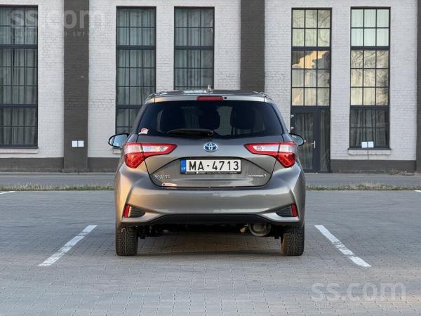 Grey Toyota Yaris 2019 in Riga, with an engine capacity of 1.50 L and mileage of 65 thousand km for 12900 €, photo 4 on AUTOMOTO.COM.LV